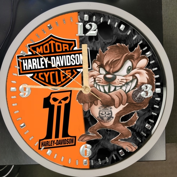 Tasmanian devil | Wall Decor | Tasmanian Devil Trouble Clock | Poshmark